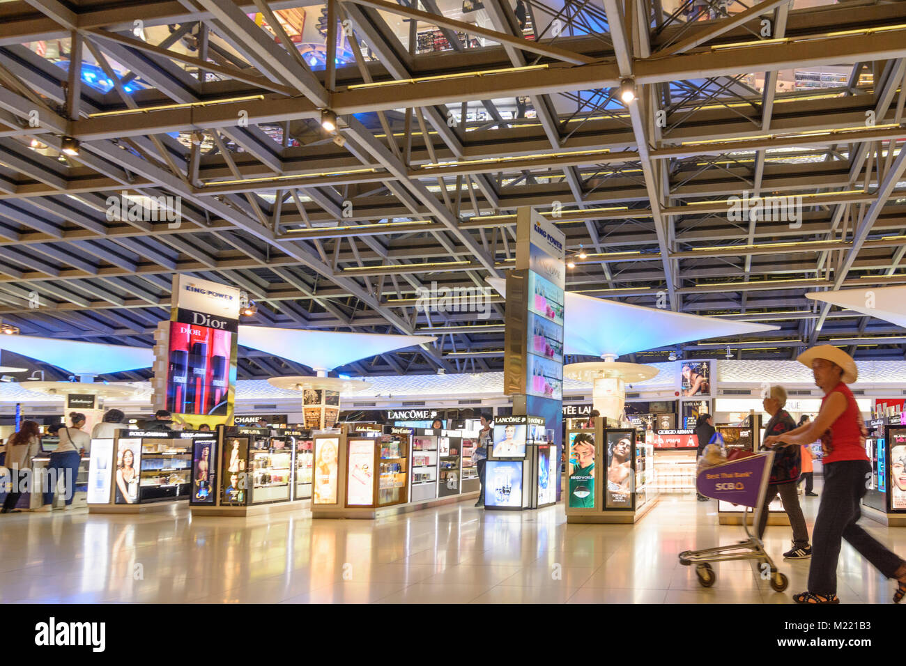 Bangkok: Suvarnabhumi Airport: terminal duty free shopping ...