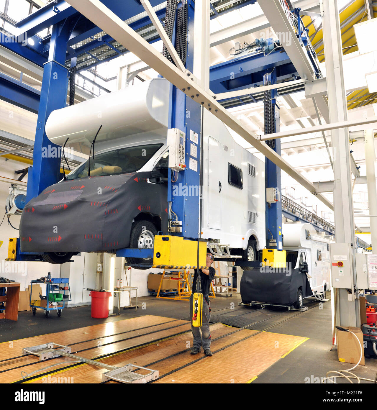 Car plant assembly line vans hi-res stock photography and images - Alamy