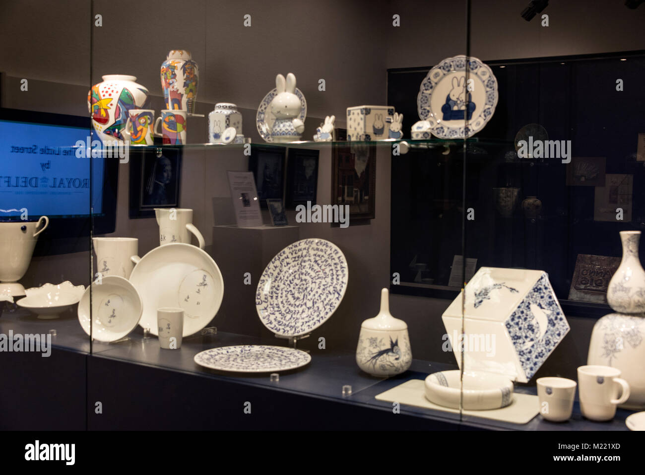 Modern royal delft hi-res stock photography and images - Alamy