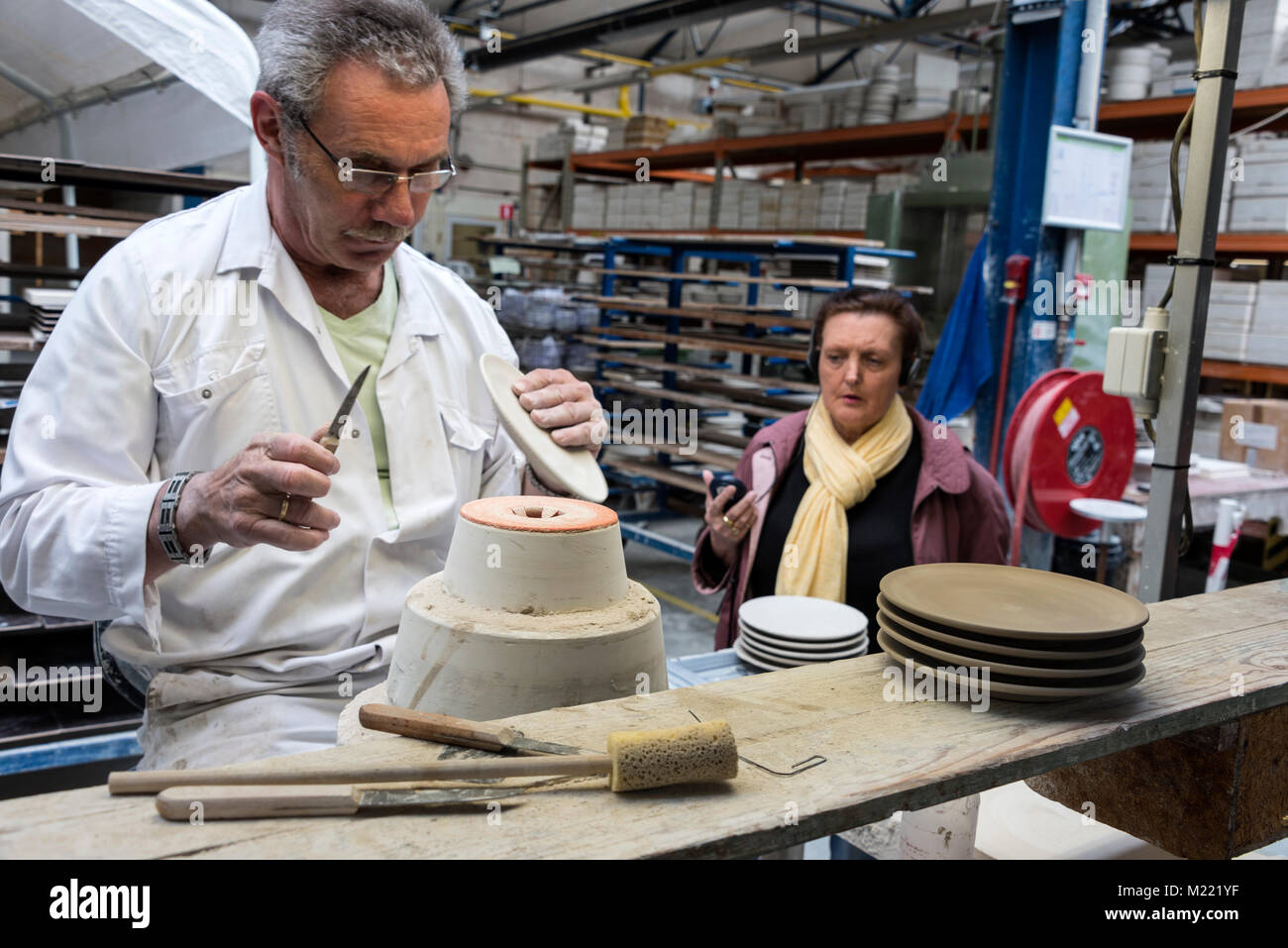Delft blue pottery hi-res stock photography and images - Alamy