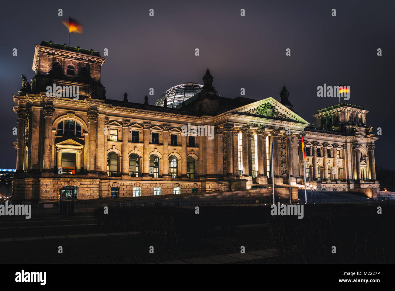 Building the bundestag hi-res stock photography and images - Alamy