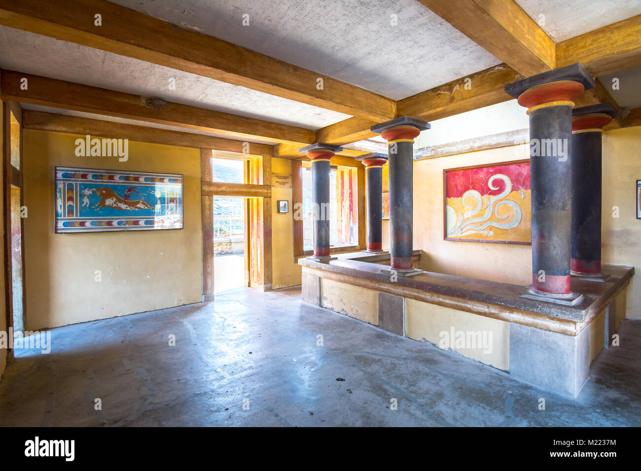 Palace of knossos fresco hi-res stock photography and images - Alamy