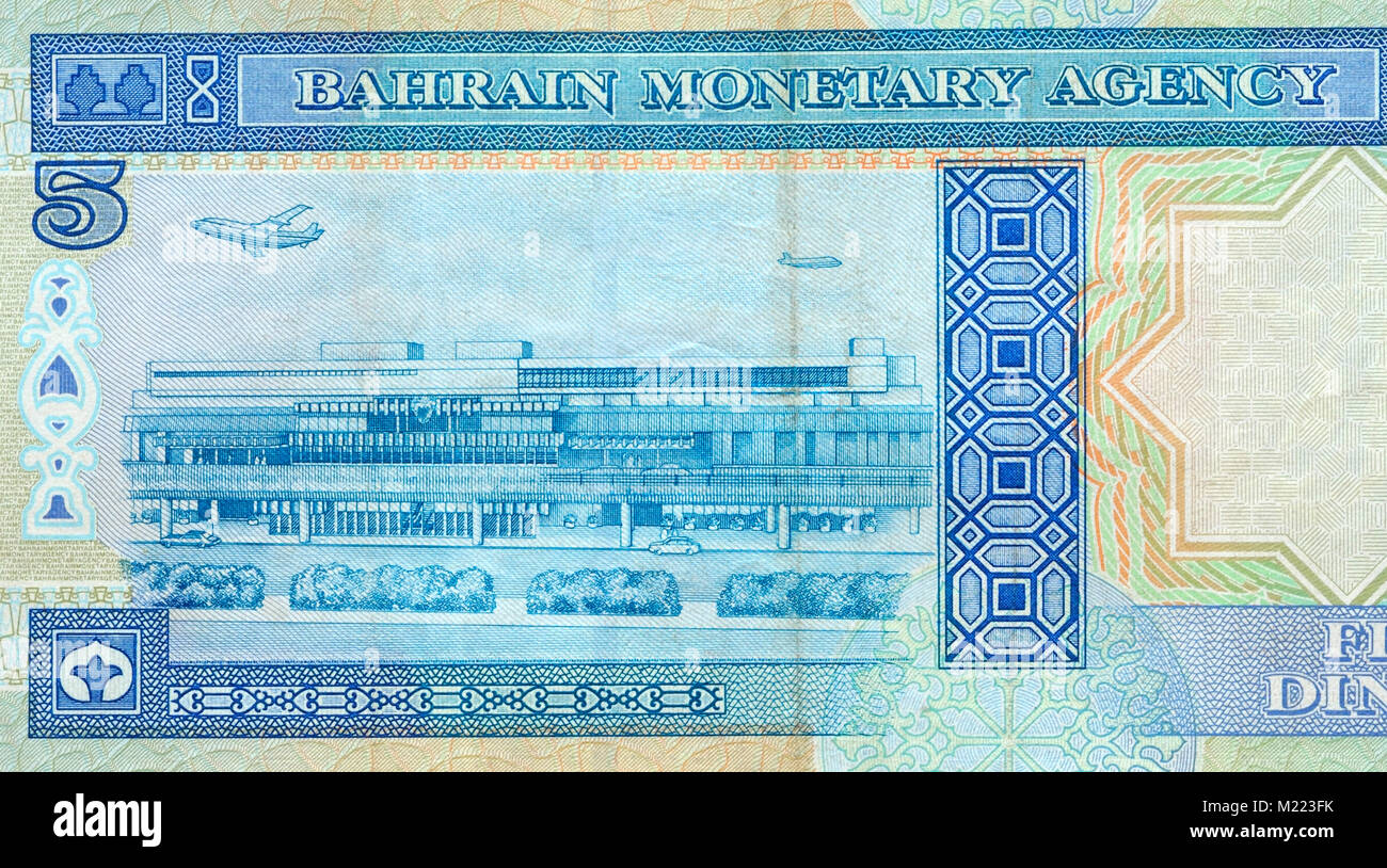 Bahrain 5 Five Dinar Bank Notes Stock Photo - Alamy