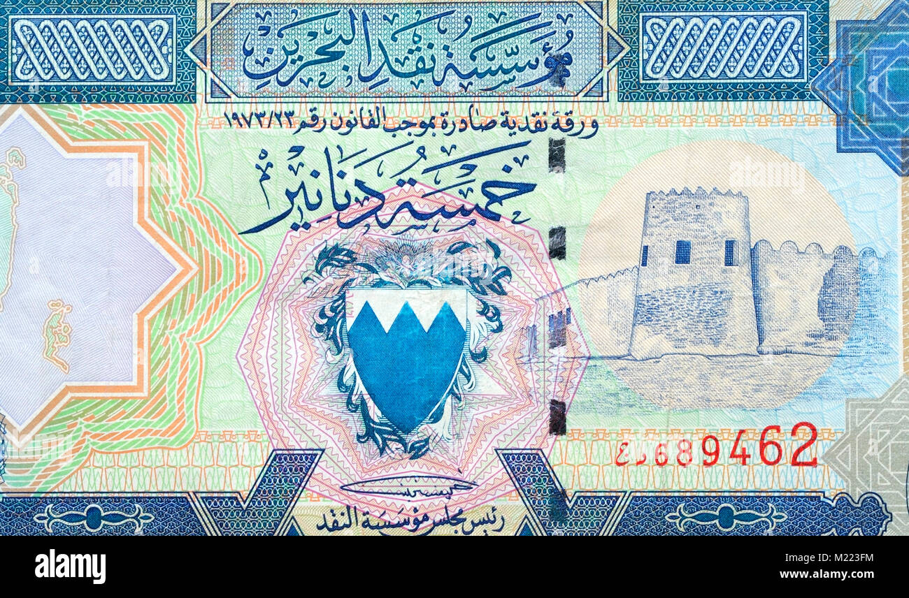 Bahrain 5 Five Dinar Bank Notes Stock Photo - Alamy