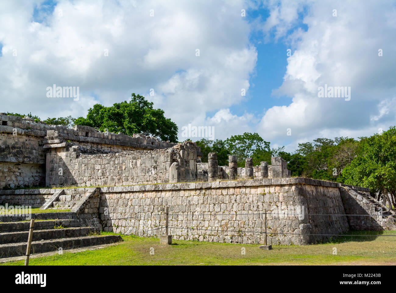 Chichen itza equinox hi-res stock photography and images - Alamy