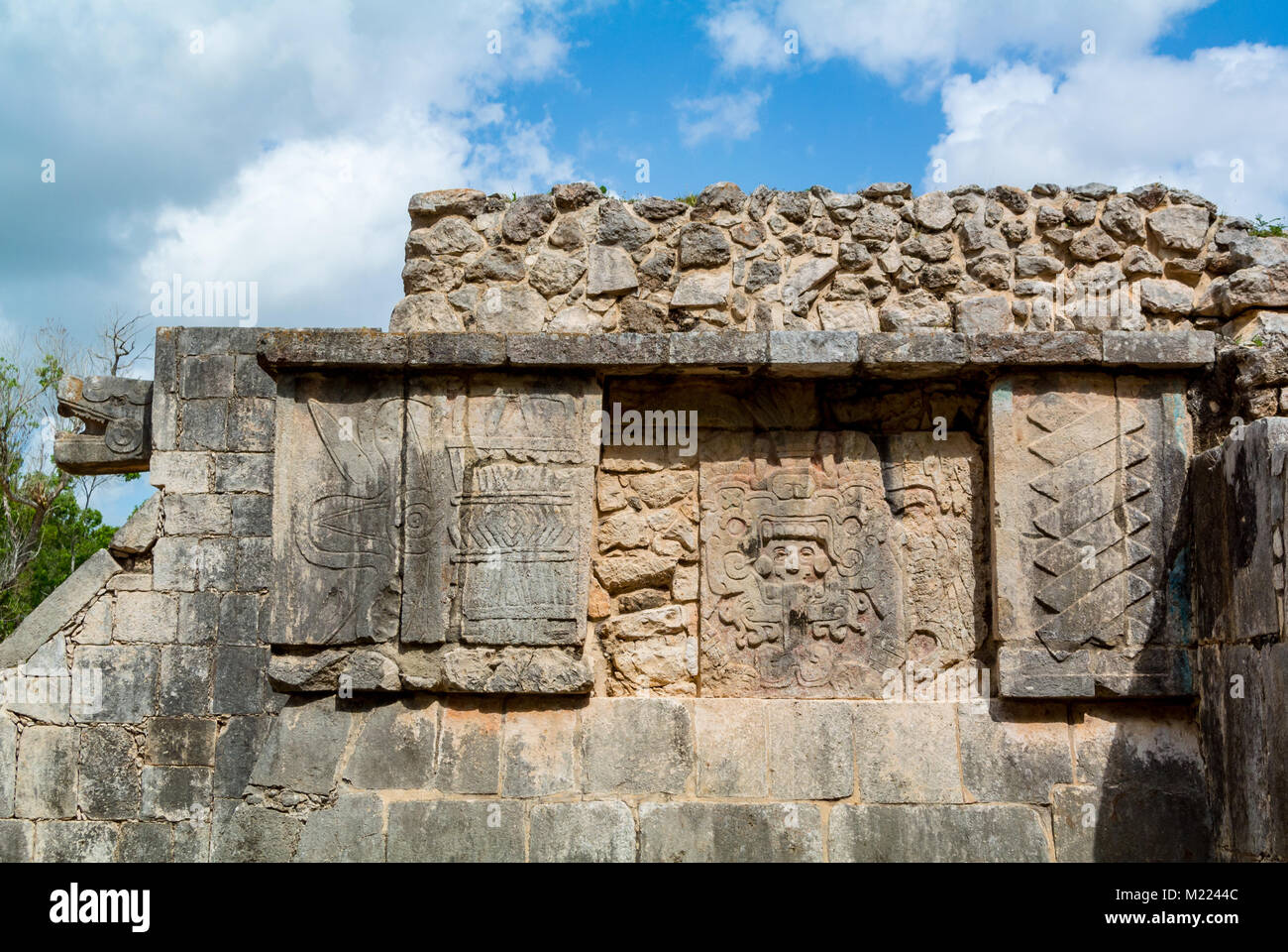 Chichen itza equinox hi-res stock photography and images - Alamy