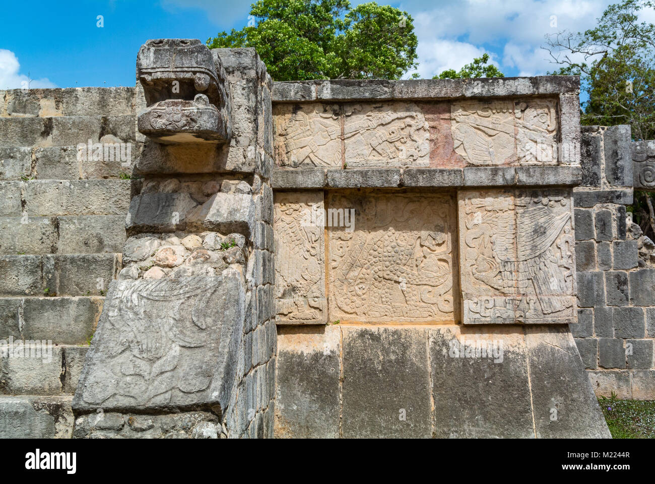 Chichen itza equinox hi-res stock photography and images - Alamy