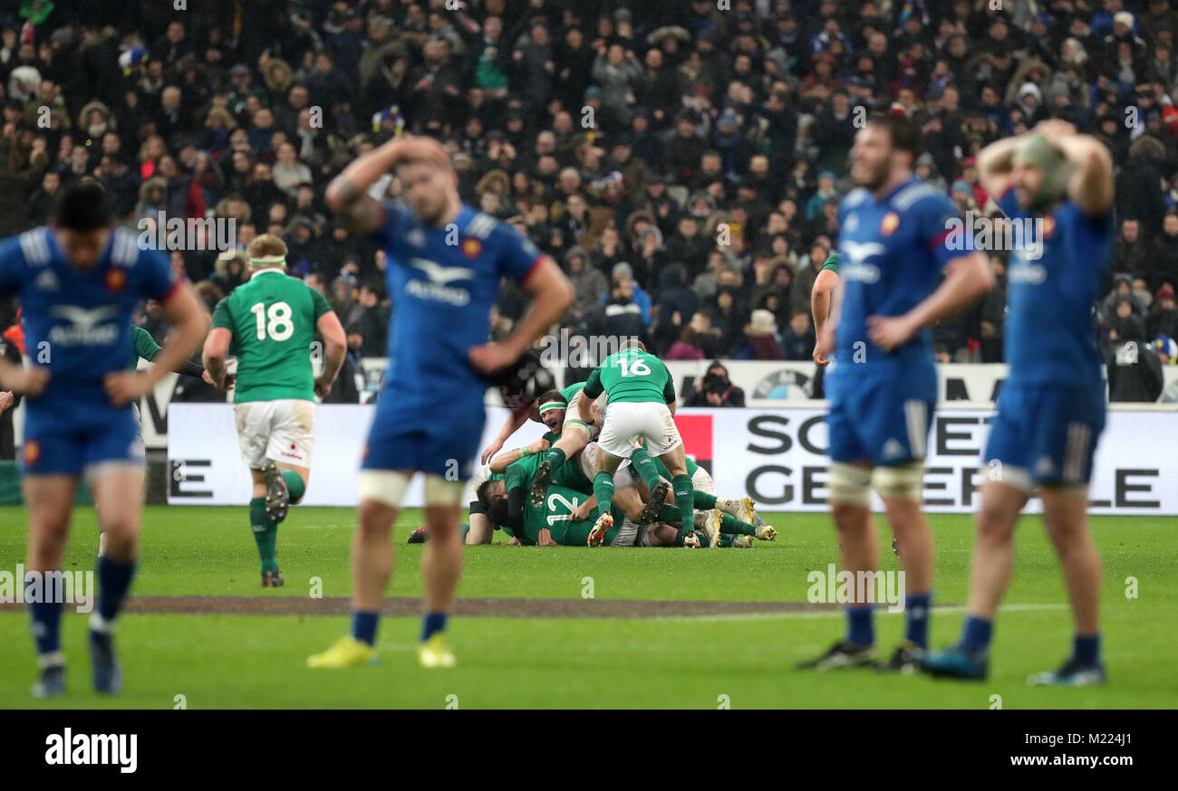 Ireland players celebrate after Johnny Sexton scores the winning drop ...