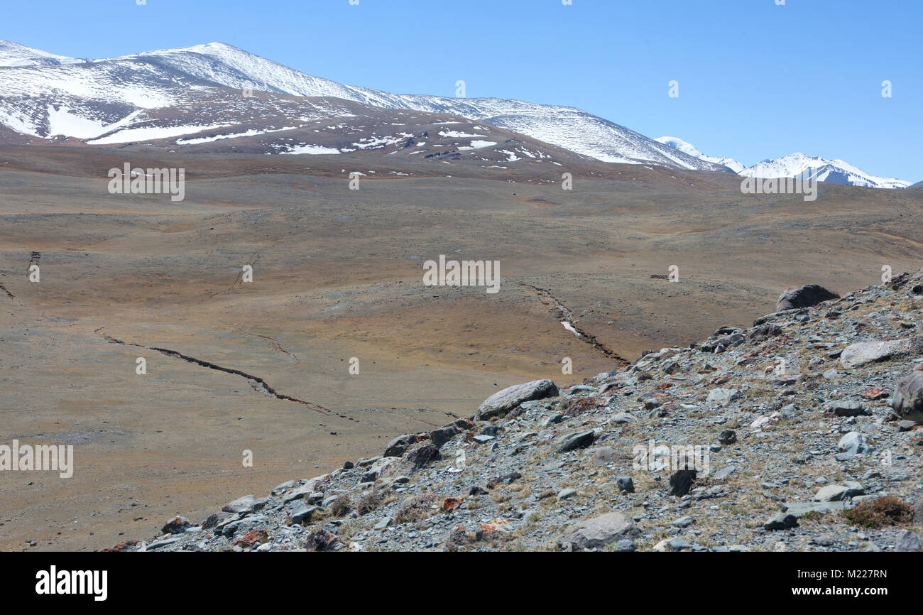 Earthquake damage road split hi-res stock photography and images - Alamy