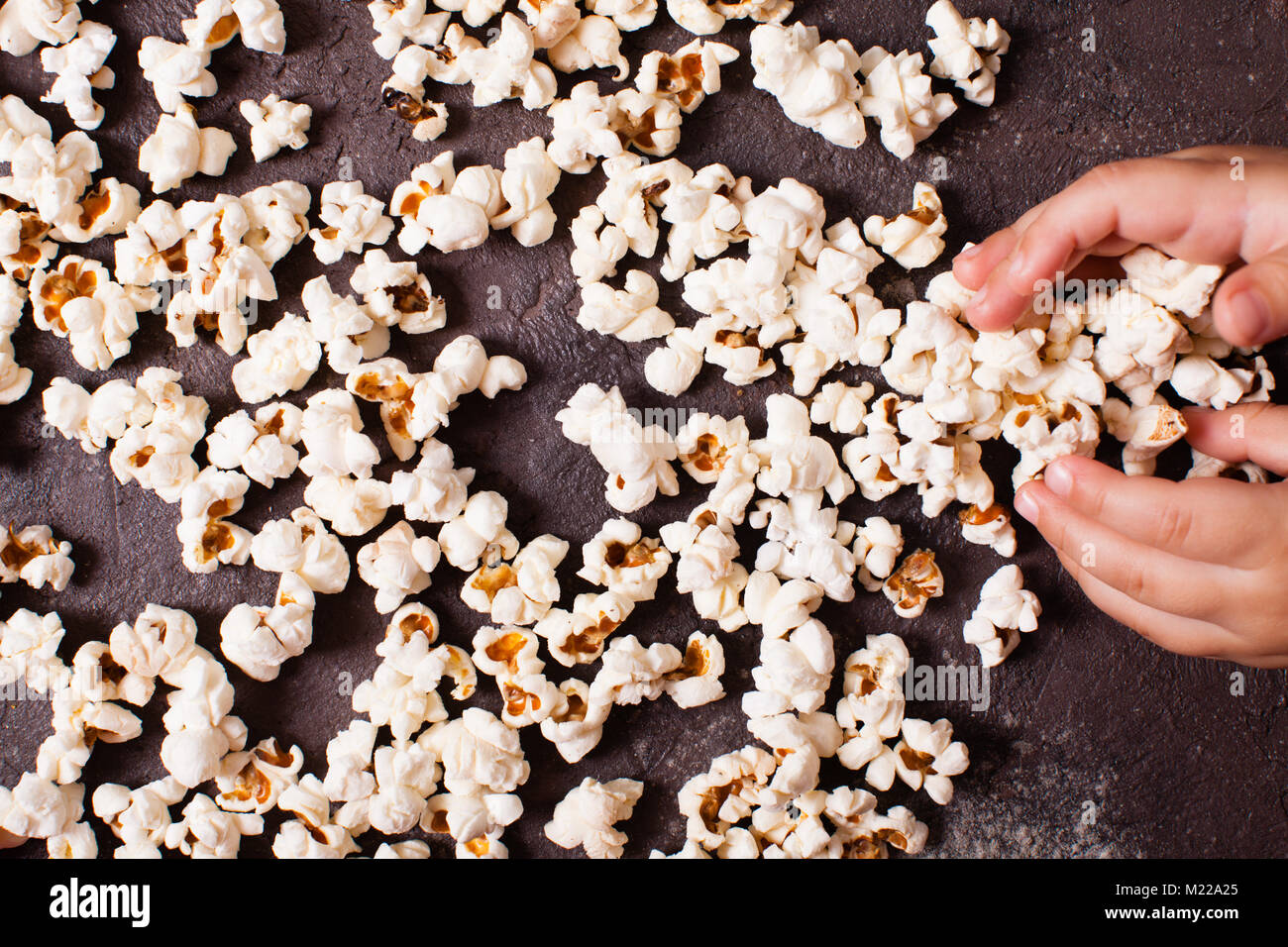 Children's hand holds popcorn Stock Photo - Alamy