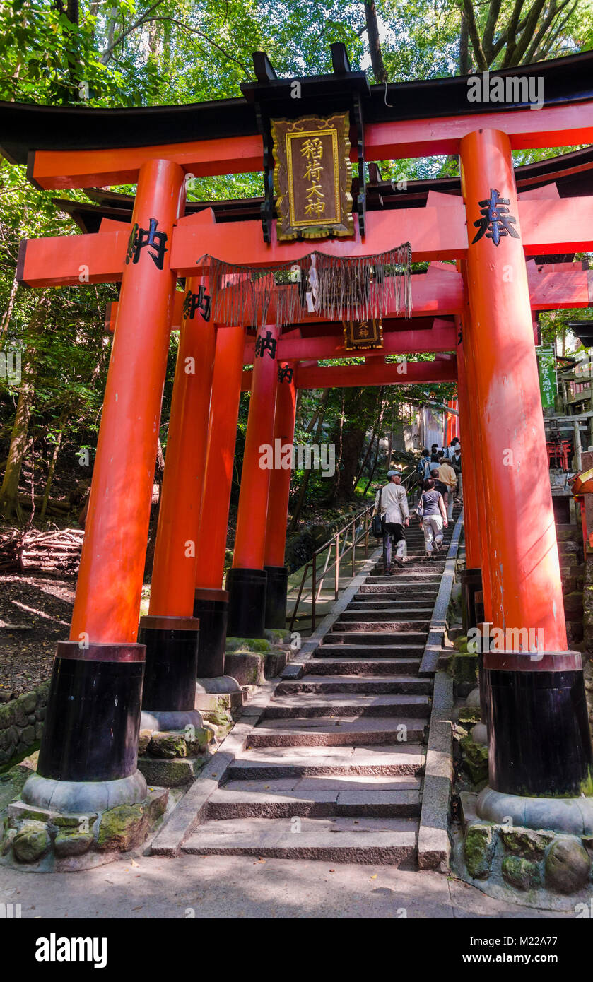 The vermilion coloured torii gates of Fushimi Inari Shrine, Kyoto ...