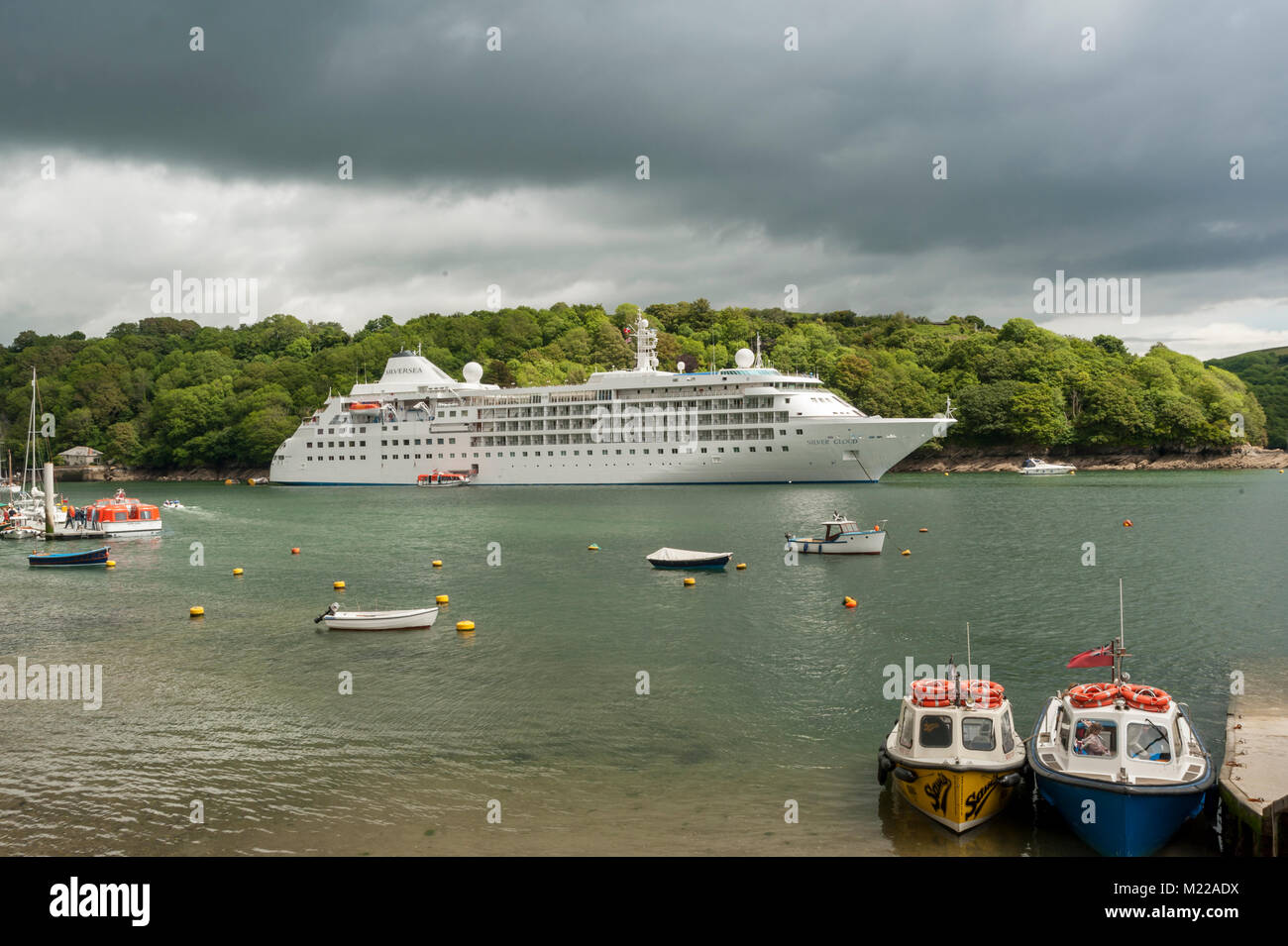 Silver cloud cruise liner hi-res stock photography and images - Alamy