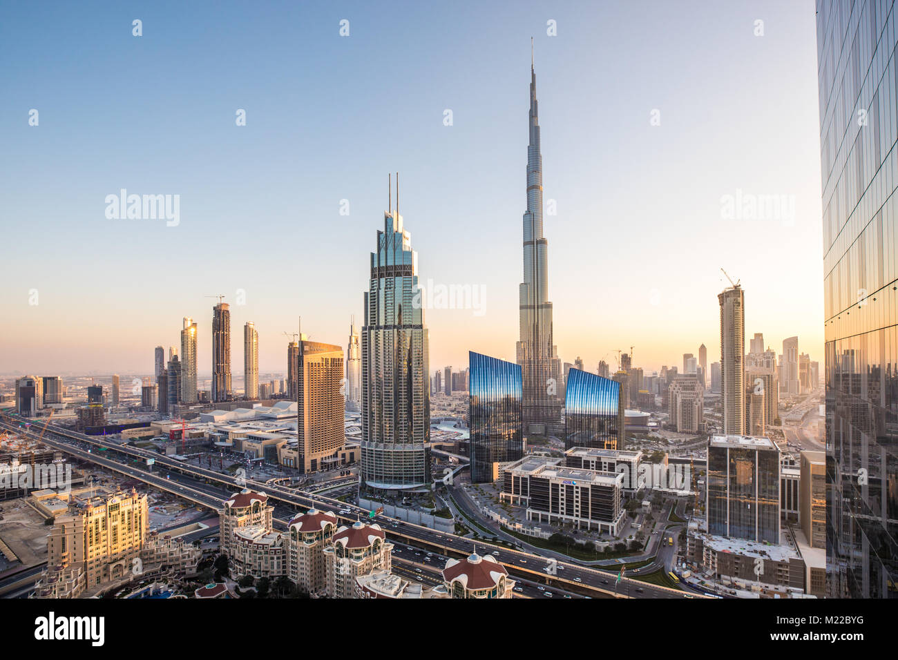 Dubai sunset mall hi-res stock photography and images - Alamy