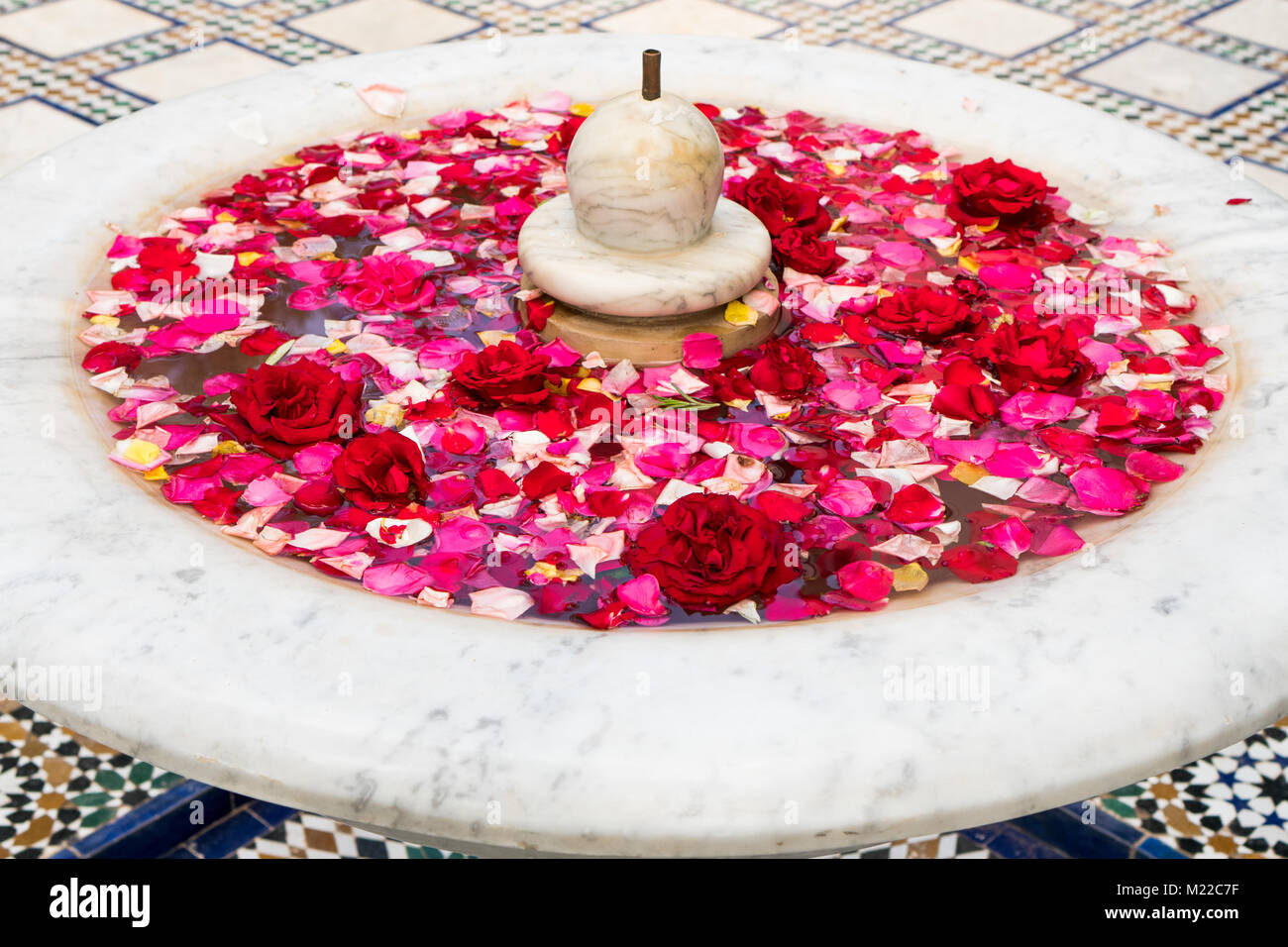 Floral decoration with red and pink roses floating in a fountain Stock ...