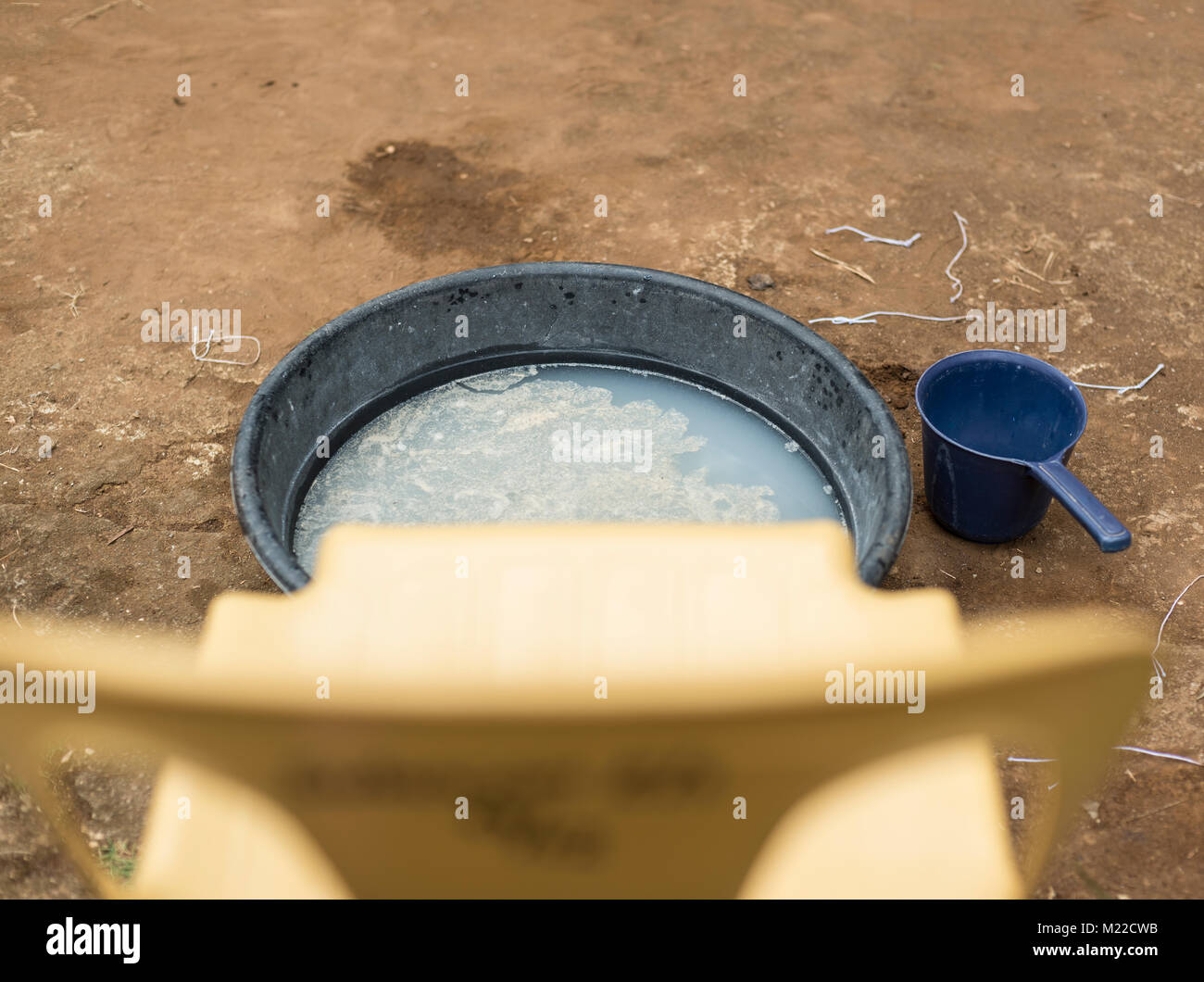 Dirty bucket hi-res stock photography and images - Alamy
