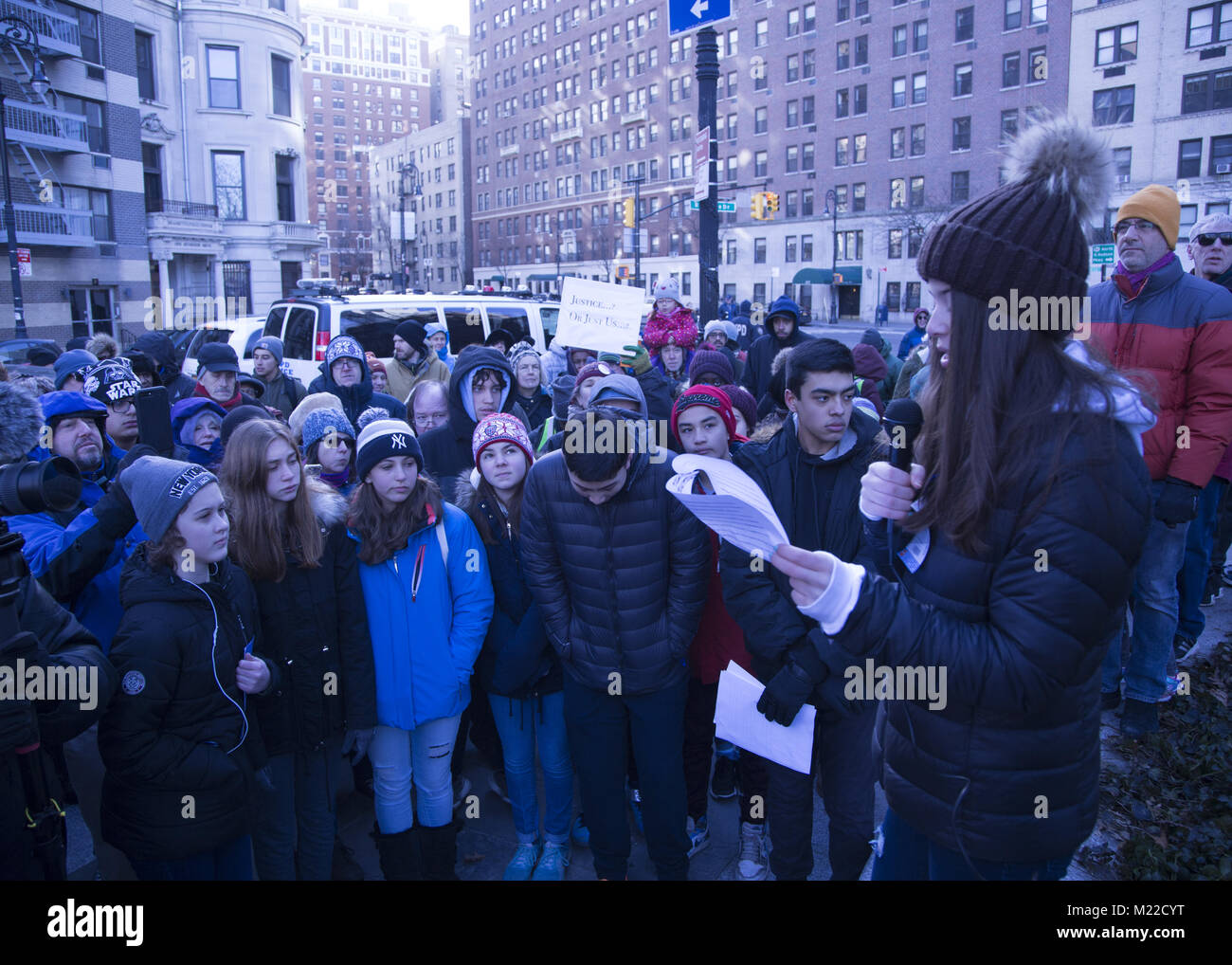 Martin luther king giving speech hi-res stock photography and images ...