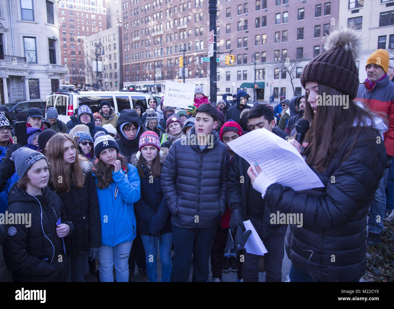 Martin luther king giving speech hi-res stock photography and images ...