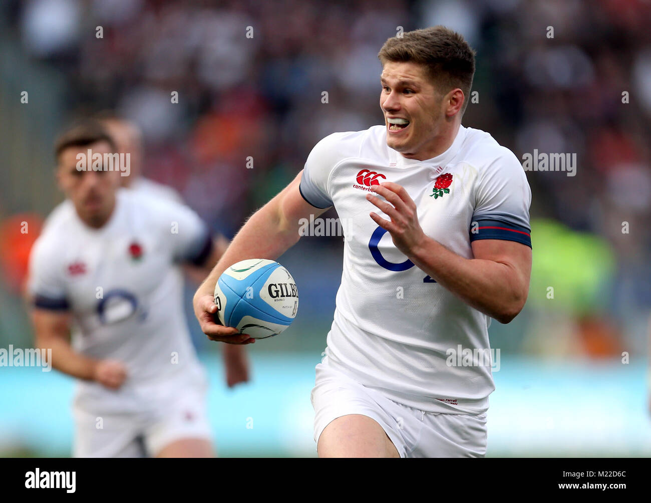 England's Owen Farrell races clear to score his side's third try during ...