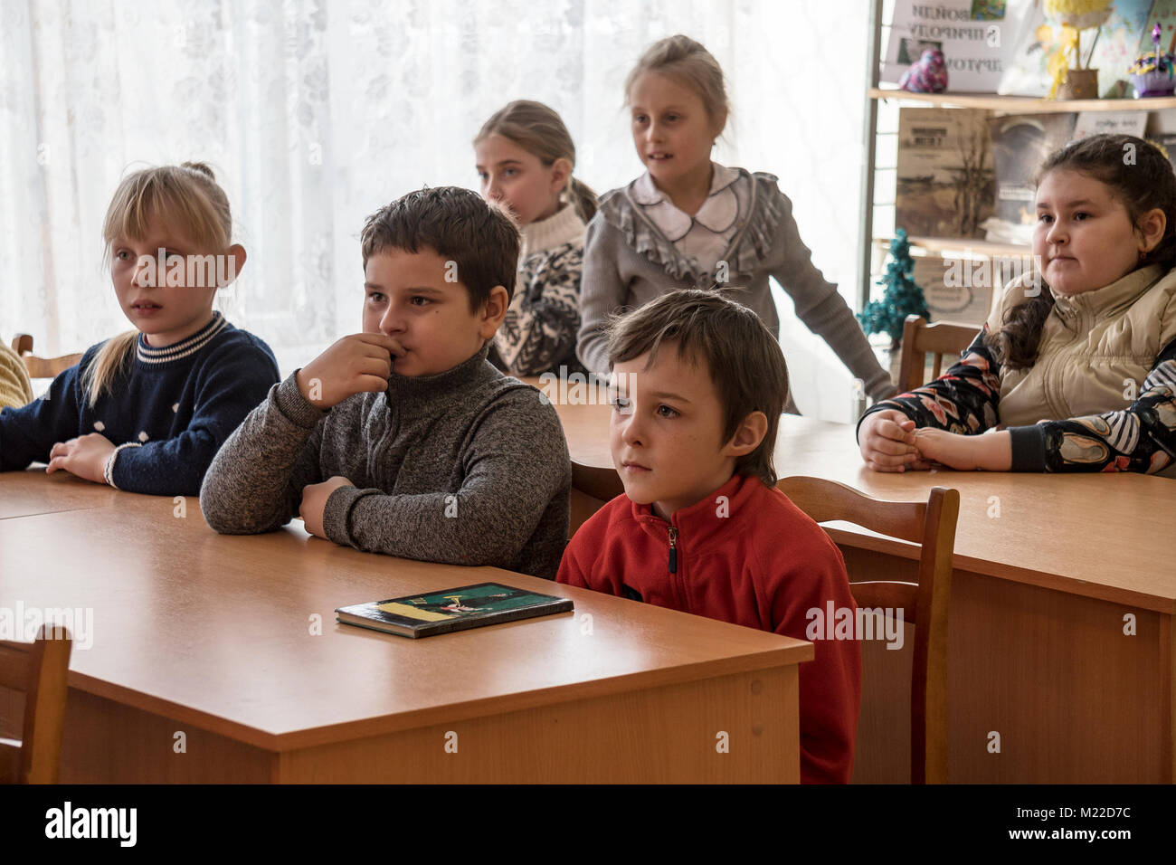 Young kids interacting classroom hi-res stock photography and images ...