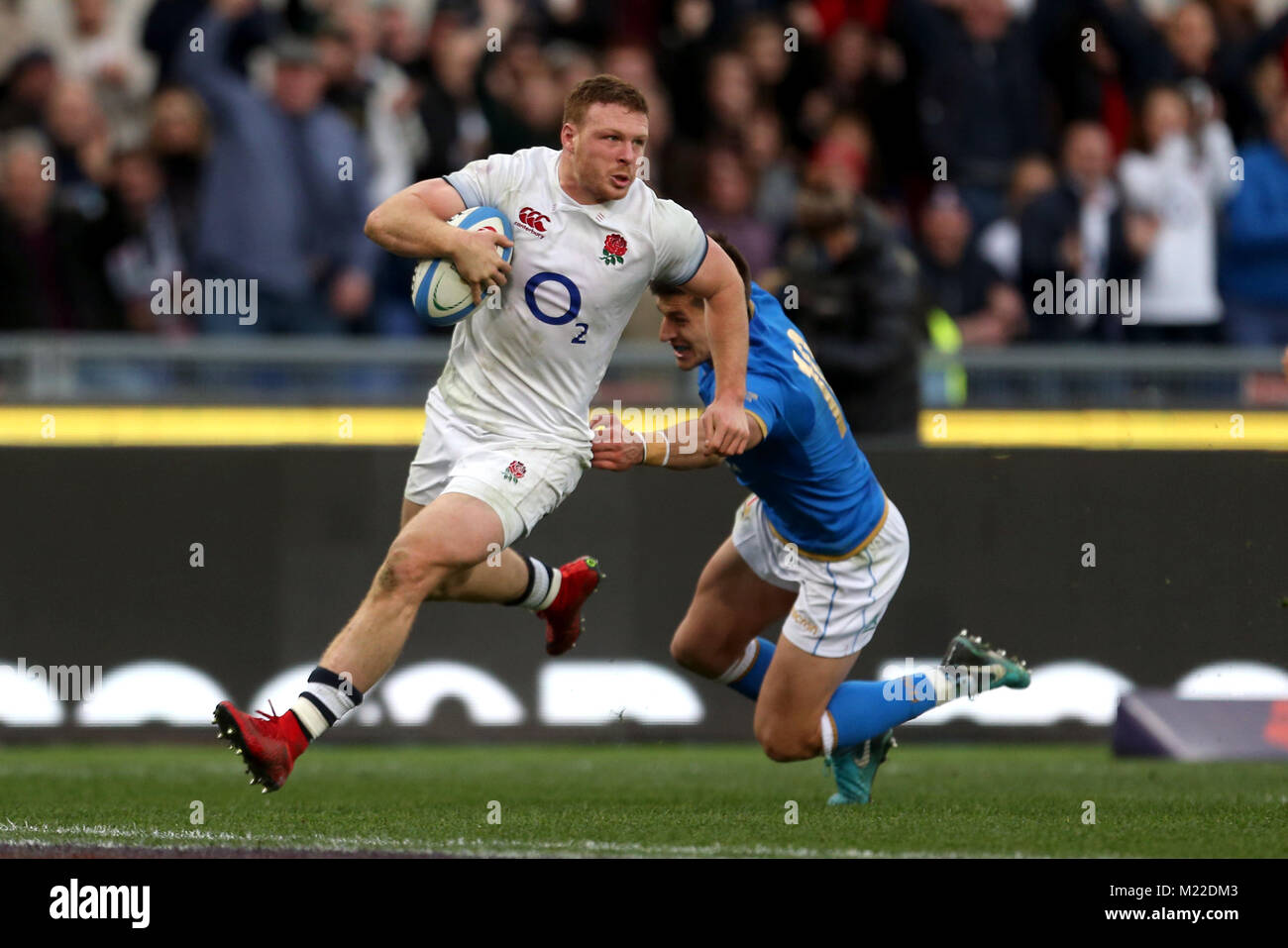 England's Sam Simmonds races clear to score his side's fourth try ...