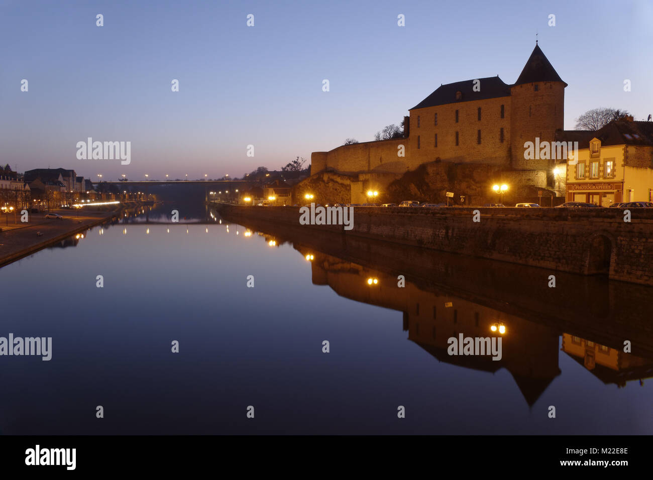 Mayenne city castle river la hi-res stock photography and images - Alamy