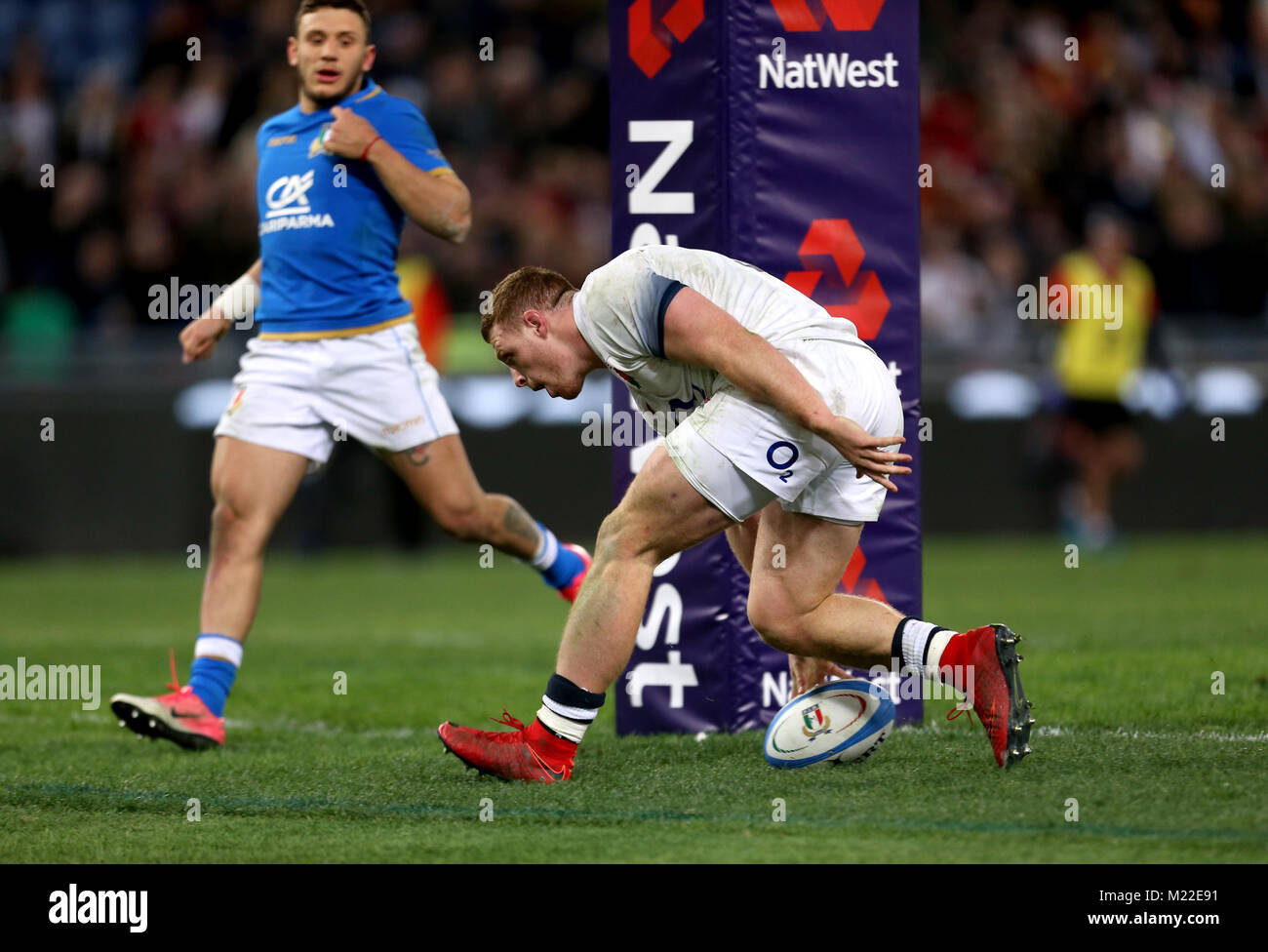 England's Sam Simmonds races clear to score his side's sixth try during ...