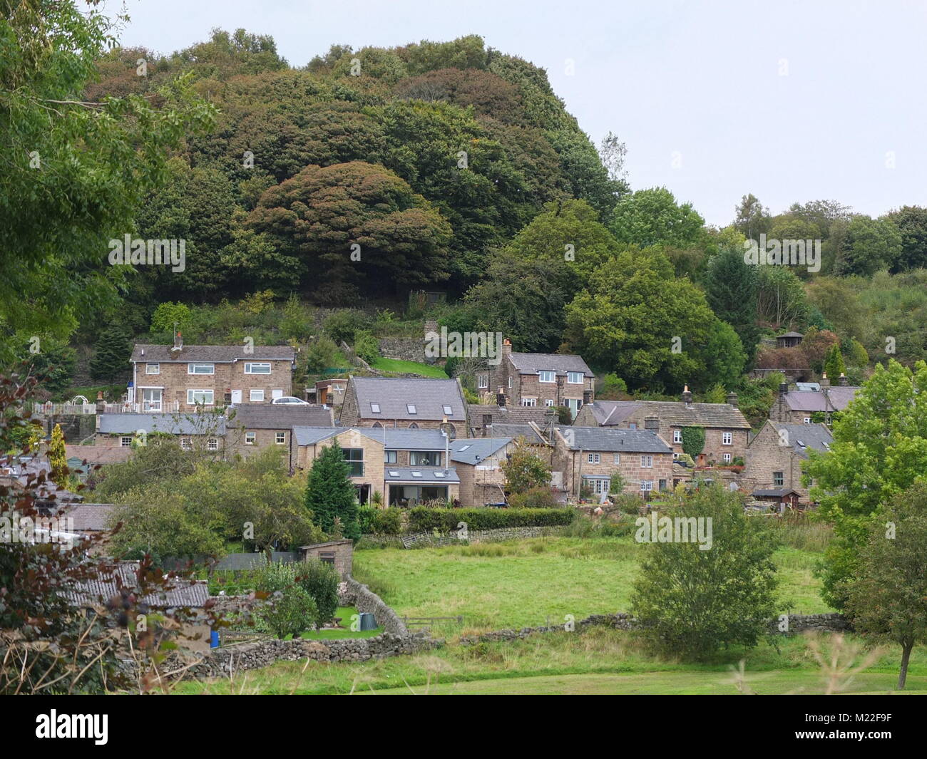 Derbyshire dales village hi-res stock photography and images - Alamy