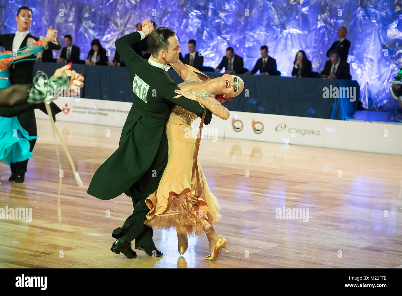 dancers dancing standard dance Stock Photo - Alamy