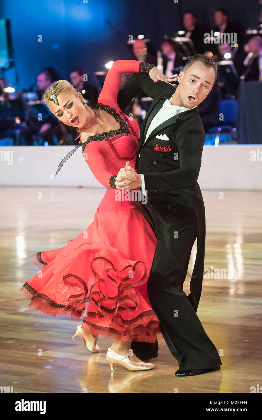 dancers dancing standard dance Stock Photo - Alamy