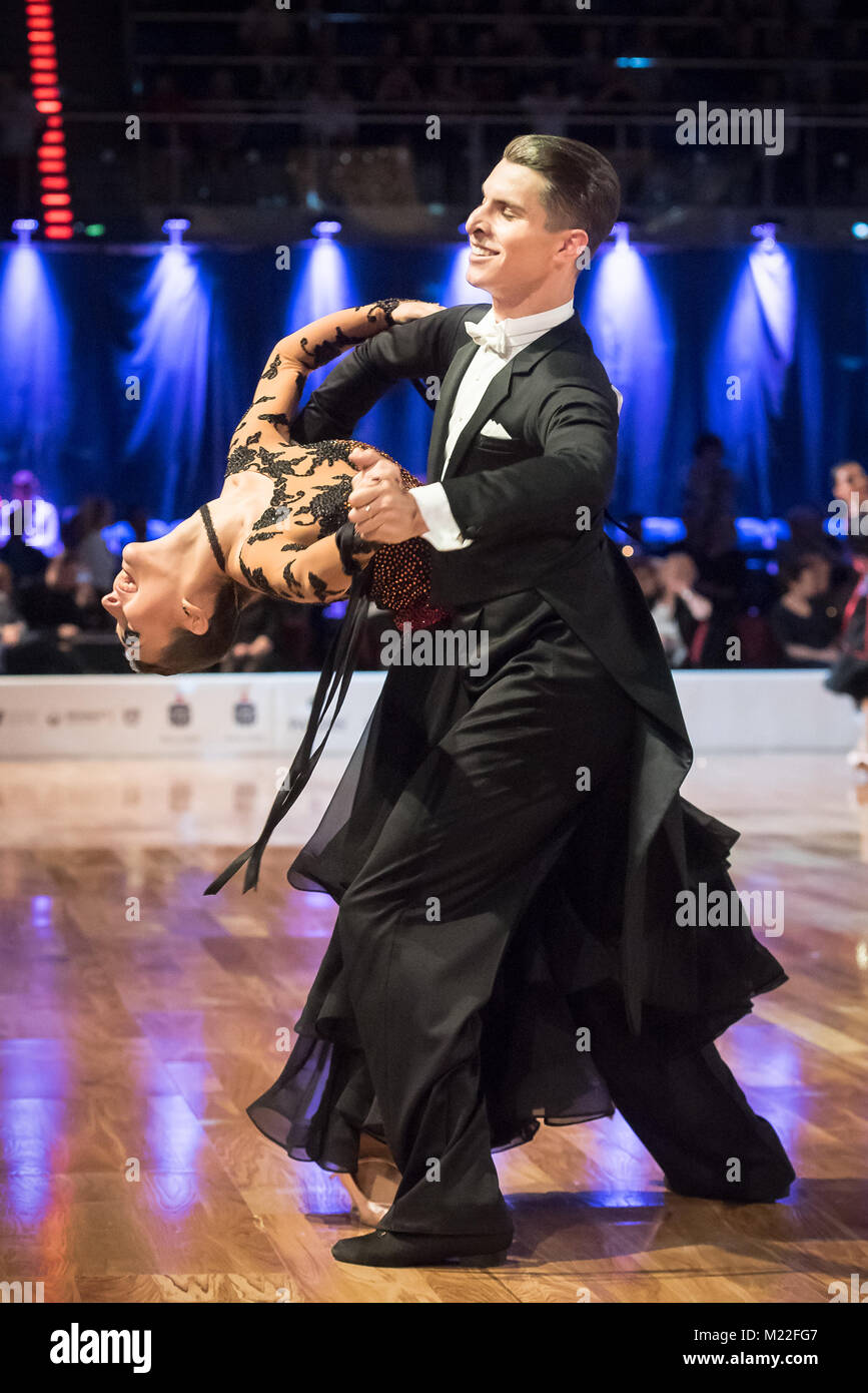 dancers dancing standard dance Stock Photo - Alamy