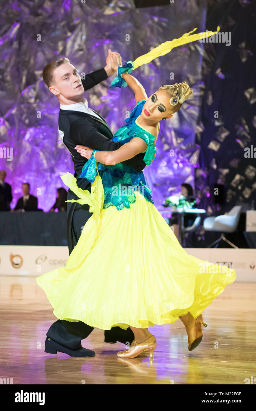 dancers dancing standard dance Stock Photo - Alamy