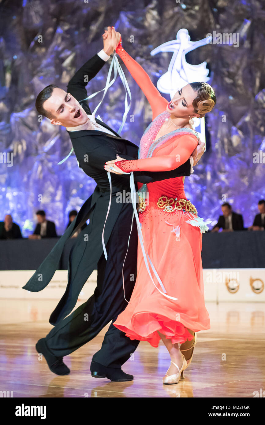 dancers dancing standard dance Stock Photo - Alamy