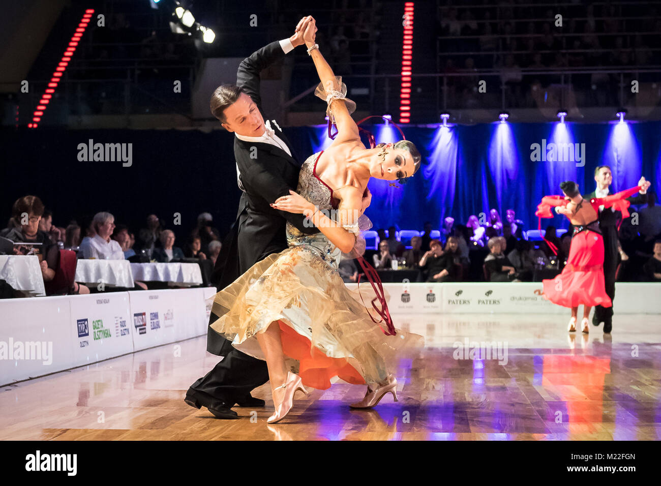 dancers dancing standard dance Stock Photo - Alamy