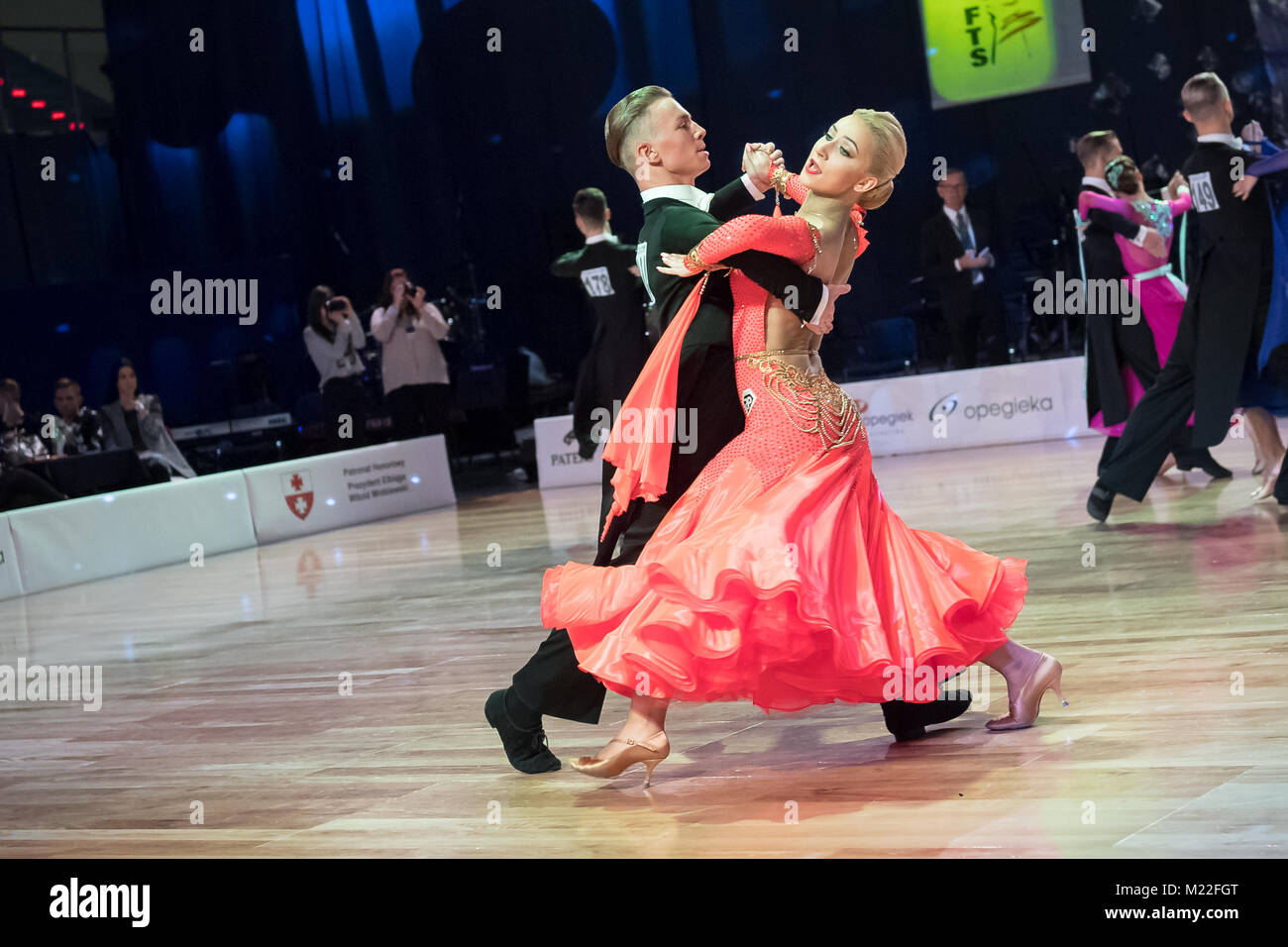 dancers dancing standard dance Stock Photo - Alamy