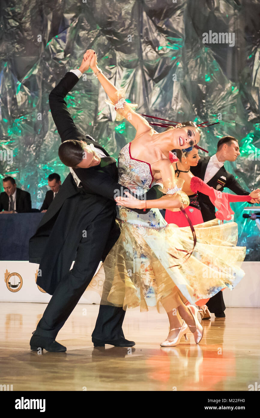 dancers dancing standard dance Stock Photo - Alamy