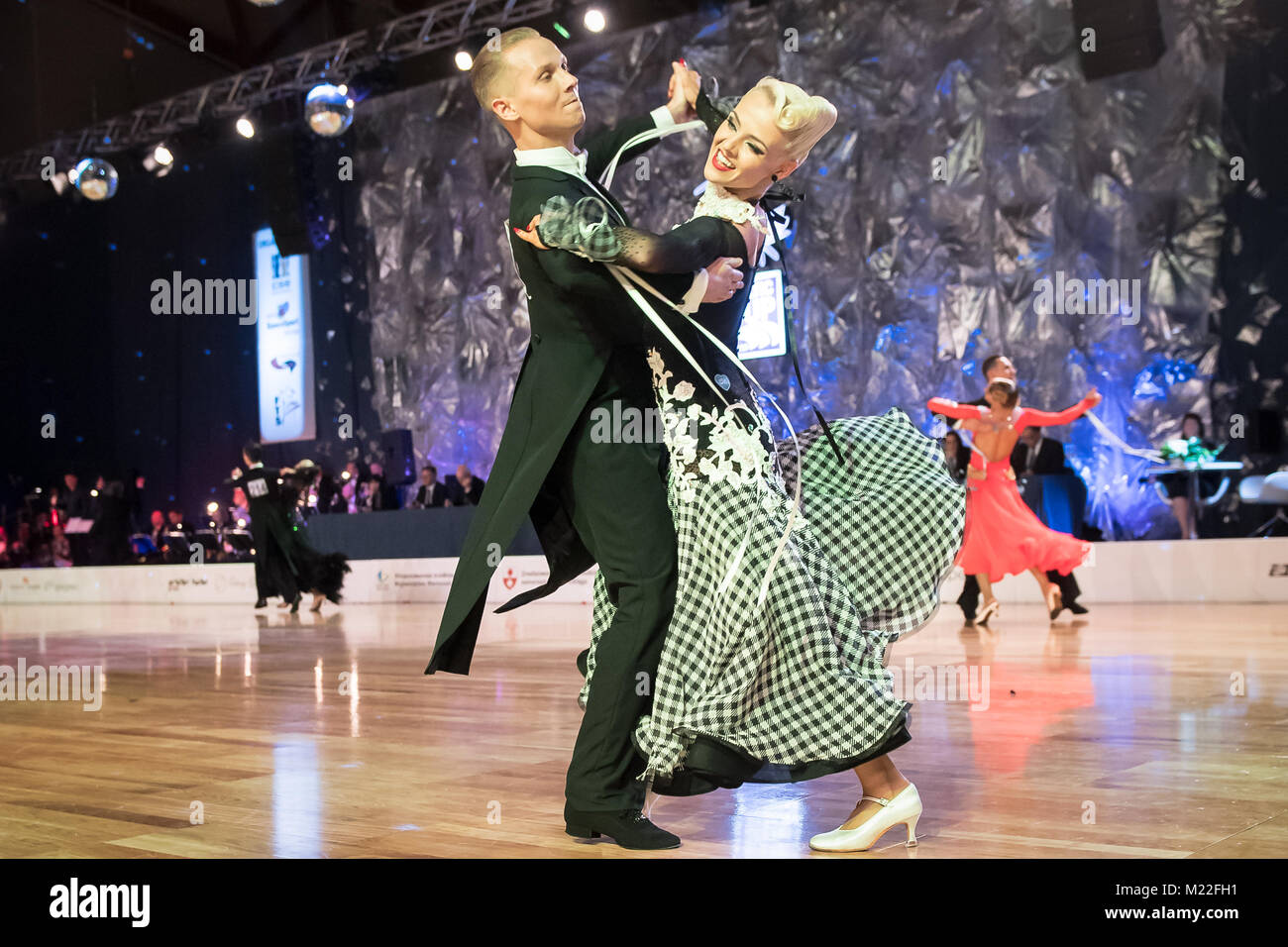 dancers dancing standard dance Stock Photo - Alamy