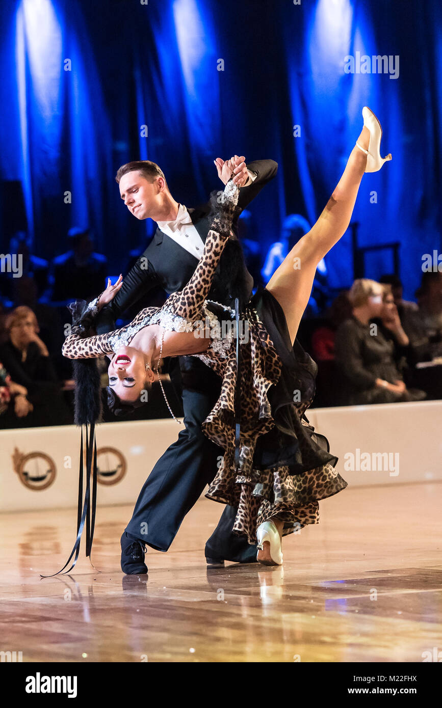 dancers dancing standard dance Stock Photo - Alamy