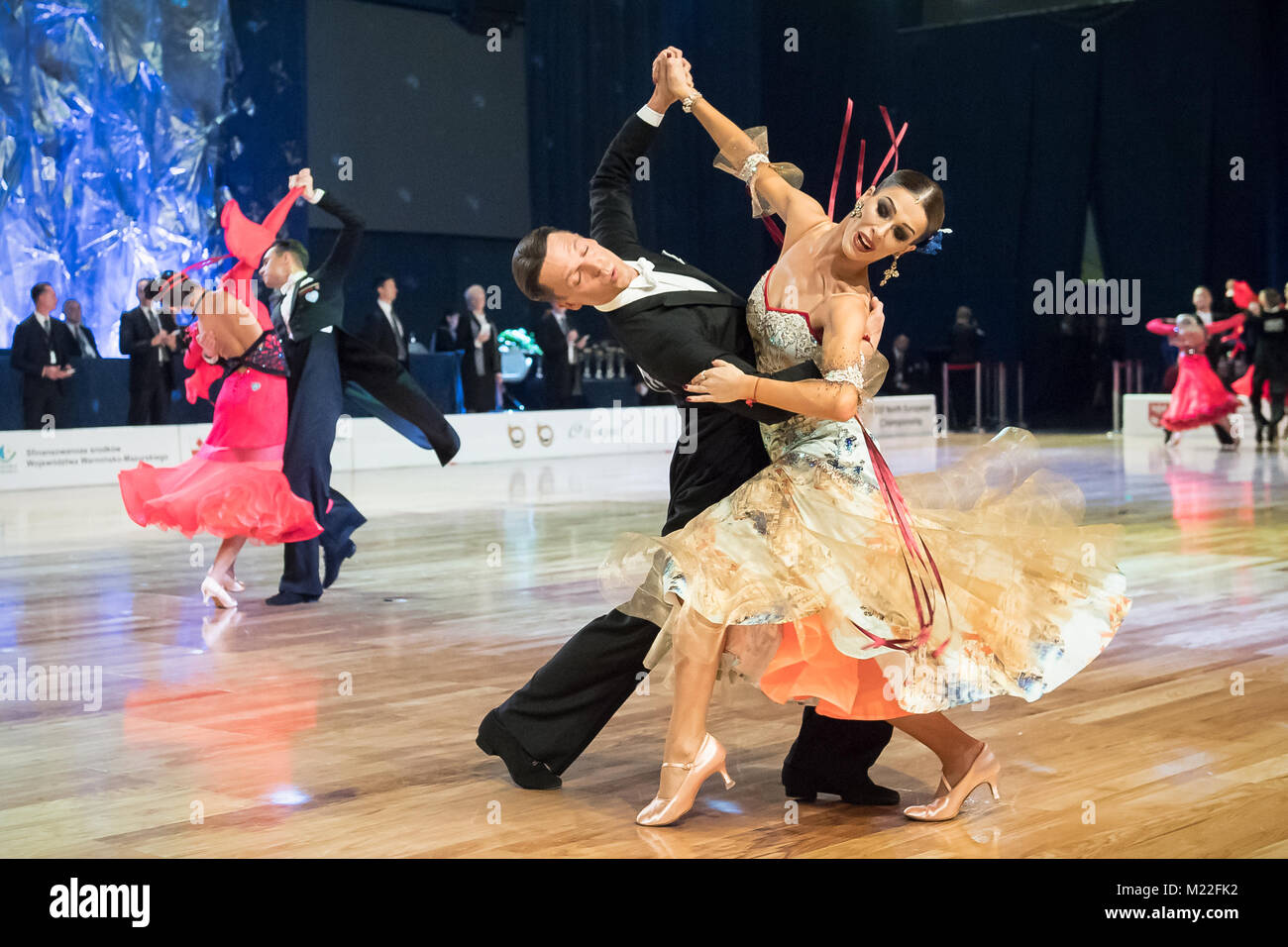 dancers dancing standard dance Stock Photo - Alamy