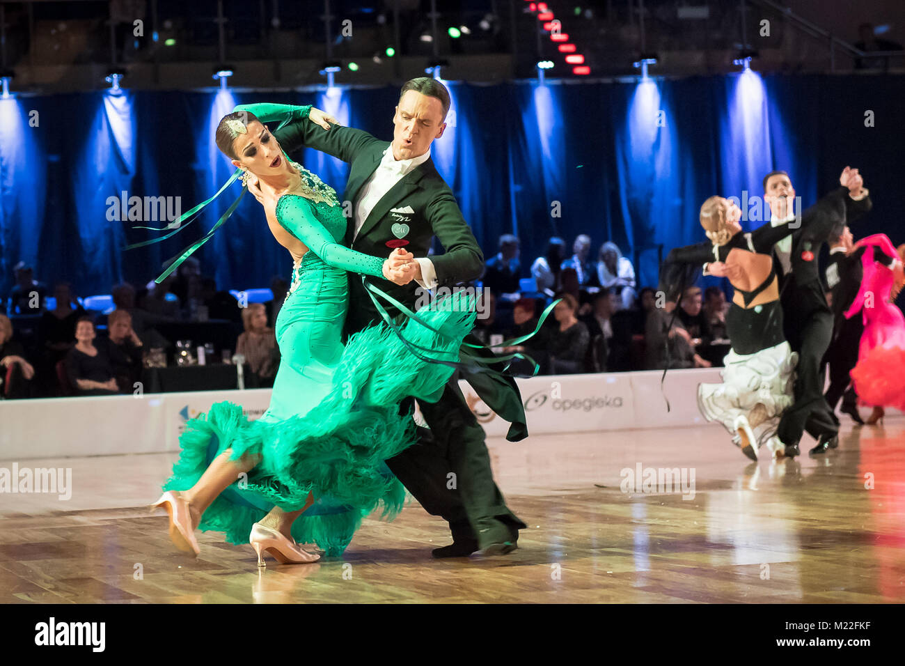 dancers dancing standard dance Stock Photo - Alamy