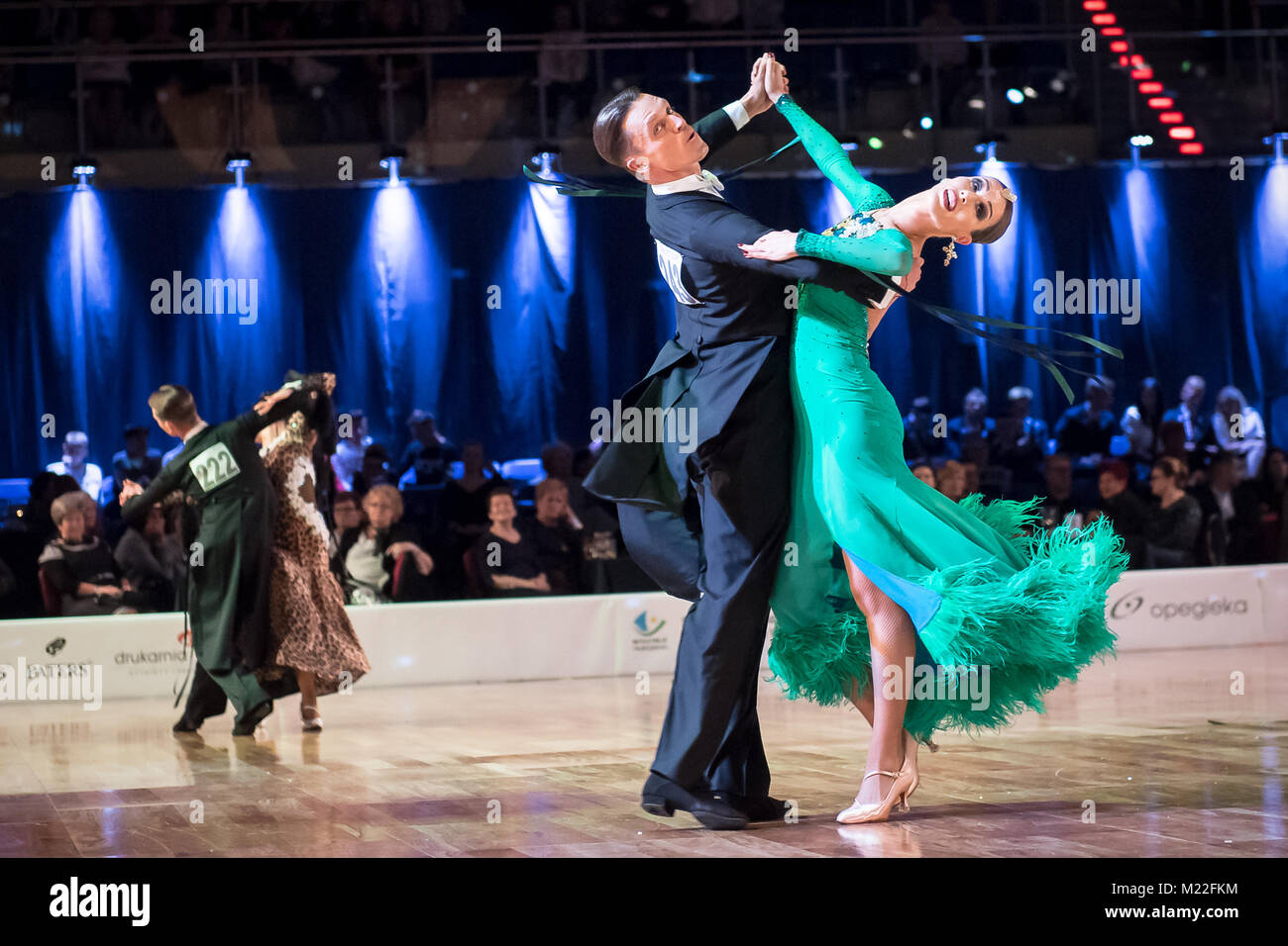 dancers dancing standard dance Stock Photo - Alamy