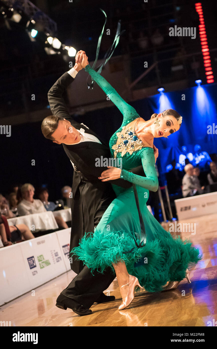 dancers dancing standard dance Stock Photo - Alamy