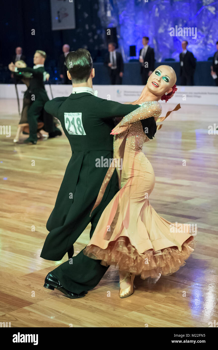 dancers dancing standard dance Stock Photo - Alamy