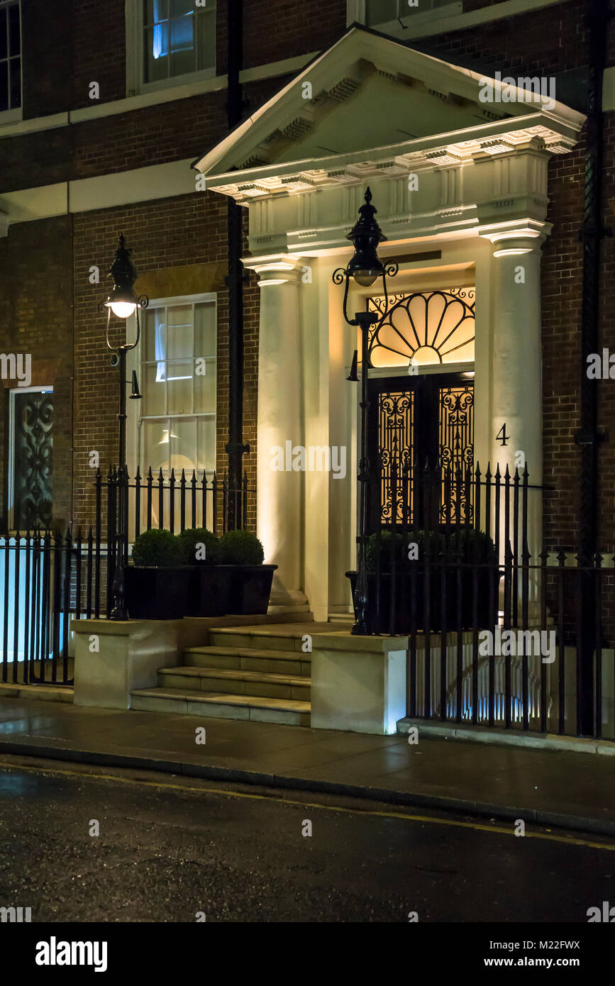 Posh Georgian house entrance, Mayfair, City of Westminster, London ...