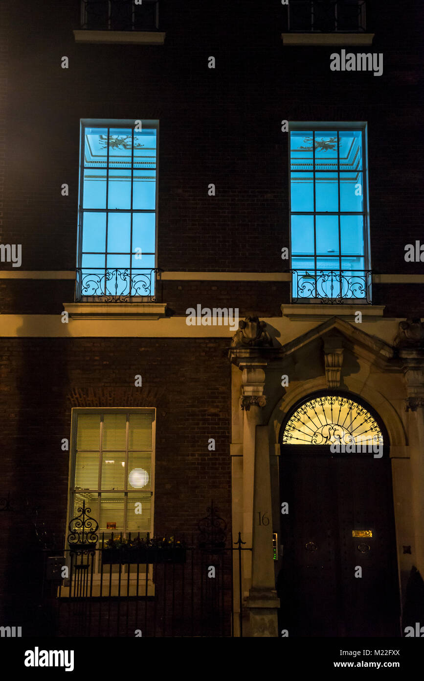 Posh Georgian house with blue windows, Mayfair, London, England, UK ...