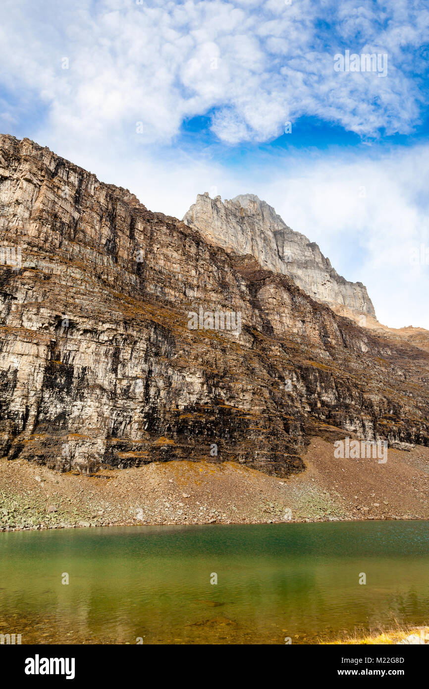 Pinnacle mountain banff national park hi-res stock photography and ...