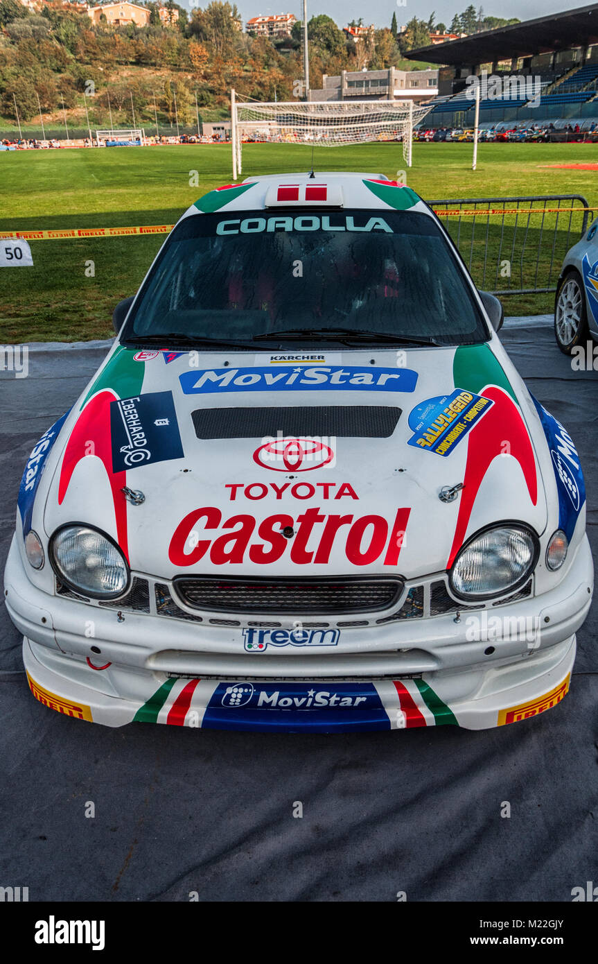 TOYOTA COROLLA WRC 1998 nel vecchio raduno della vettura da corsa LA ...