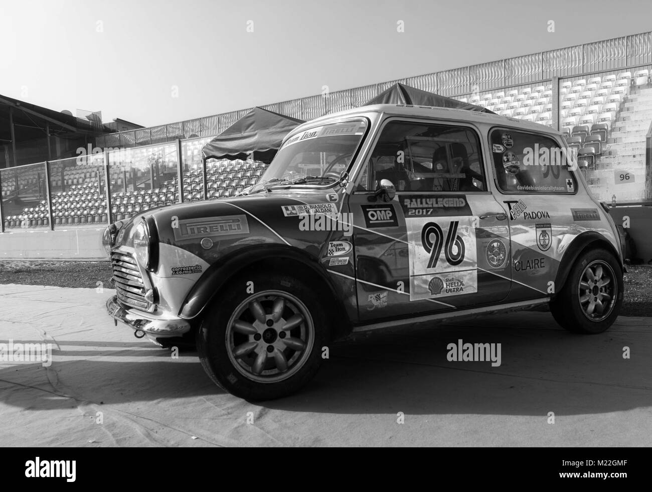 MORRIS MINI COOPER 1973 old racing car rally Stock Photo - Alamy