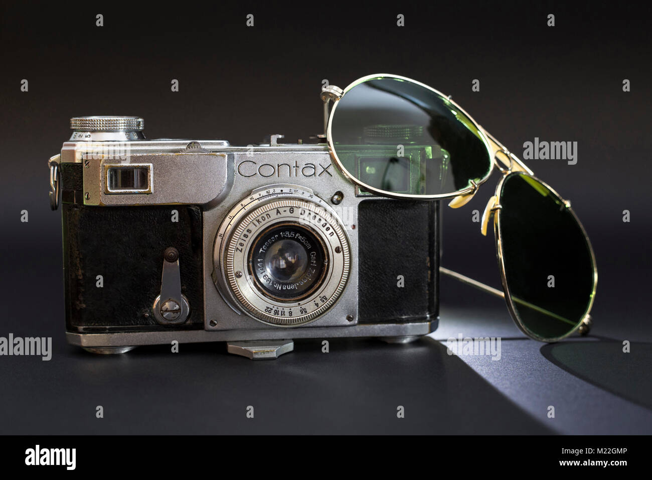 Contax hi-res stock photography and images - Alamy