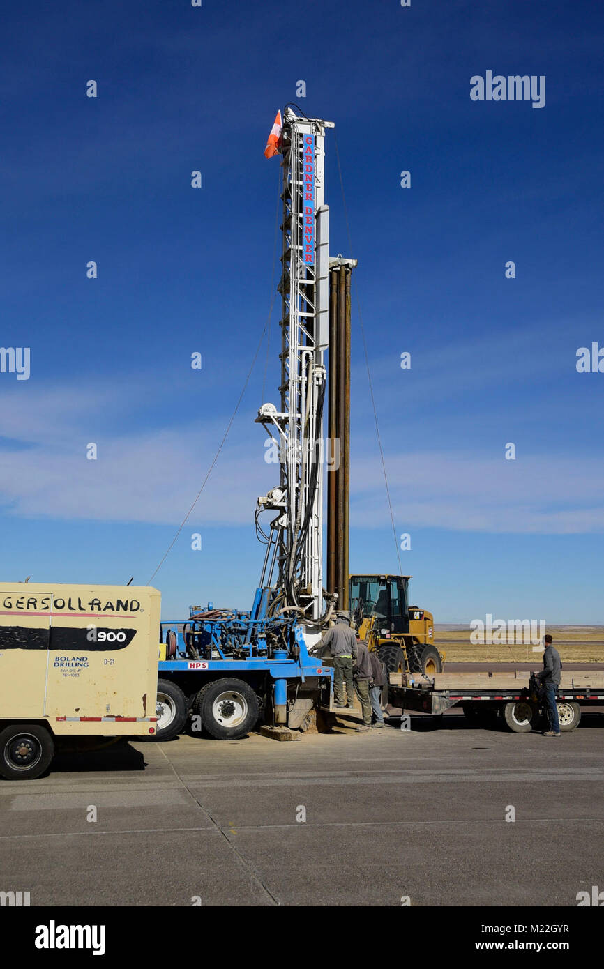 Military well drillers hi-res stock photography and images - Alamy