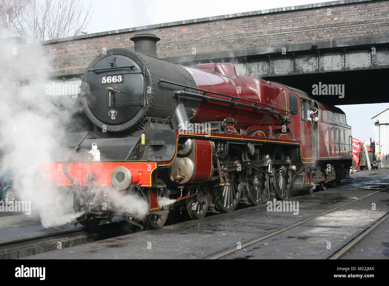 Jubilee Steam Loco 5690 Leander at the Great Central Railway Heritage ...